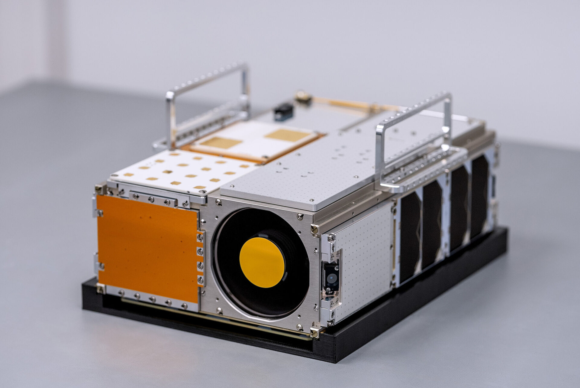 Į kosmosą pakilo dar vienas „Kongsberg NanoAvionics“ pagamintas ...